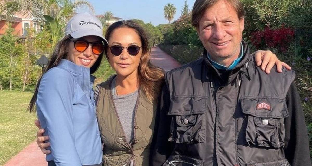 Hülya Avşar’ın kızı Zehra Çilingiroğlu minisi ile golf turnuvasını ...